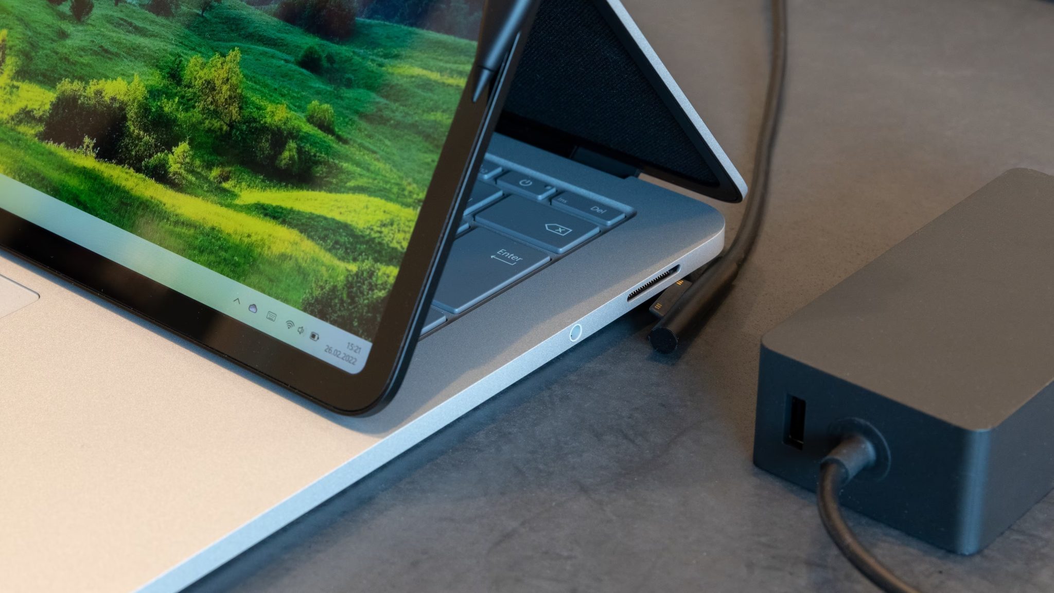 Troubleshooting Your Surface Pro 7 Charger Issues - Tech Instructs