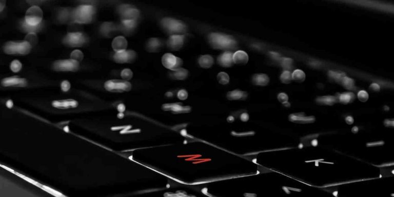 How to Take a Screenshot with Logitech Keyboard? - Tech Instructs