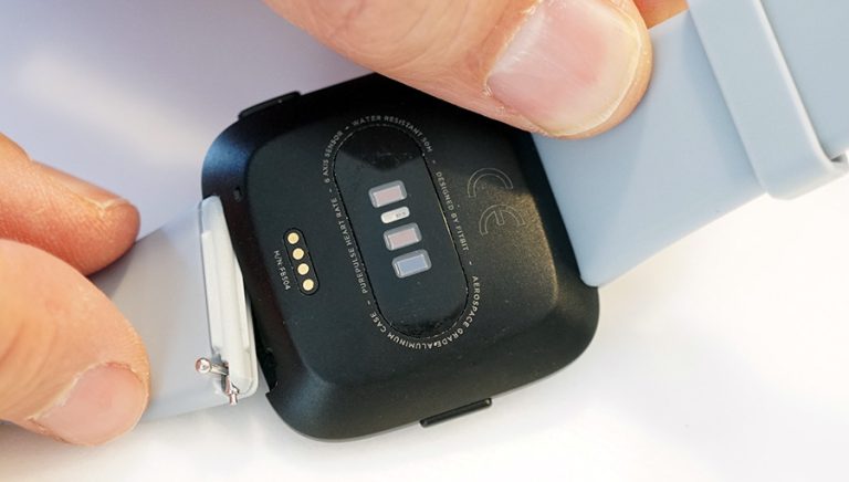 How to Replace Fitbit Band? - Tech Instructs